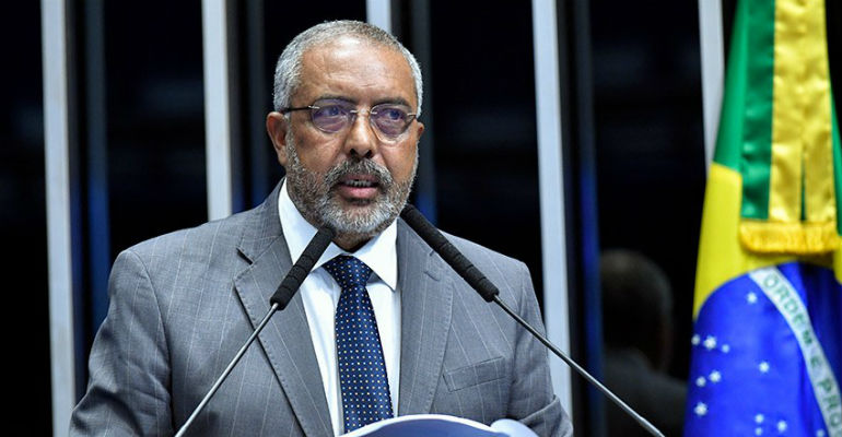 "Reforma e privatizações não salvarão o país", afirma Paulo Paim