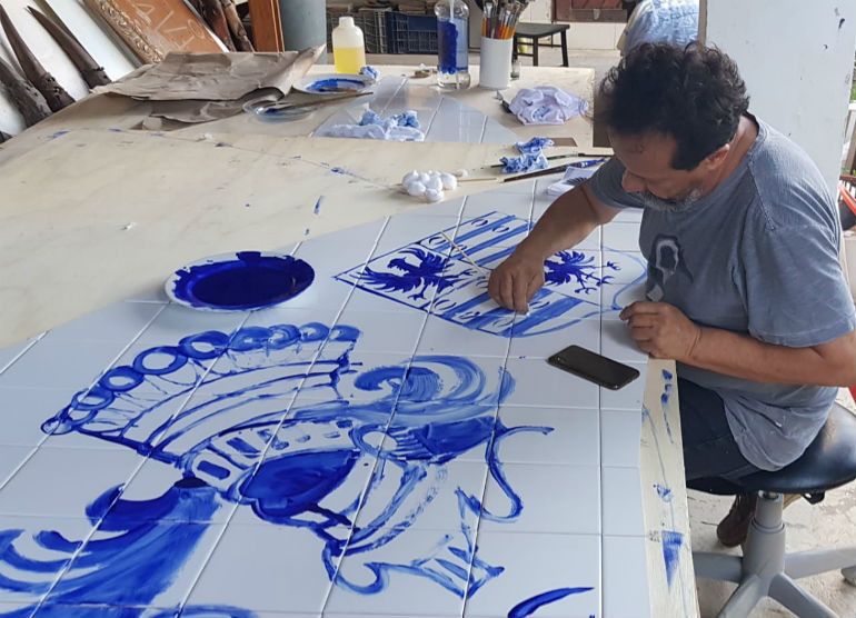 Praia do Forte ganha obra de arte do artista plástico Bel Borba