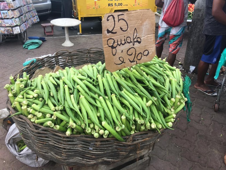 Uma feira em Salvador que tem gosto e cheiro de Angola e Nigéria