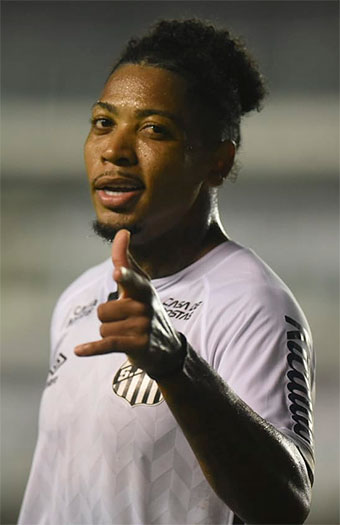 Marinho faz 2 na vitória do Santos em cima do Atlético Mineiro