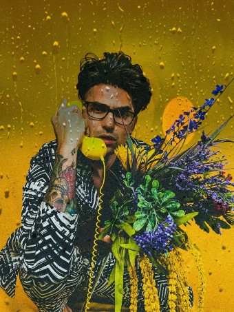 Destaque no exterior e revelação do pop, Tiago lança o single 'Flowers'