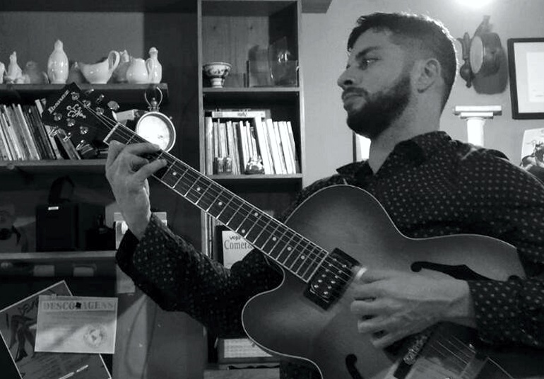 A Guitarra no Choro é proposta por Victor Sales