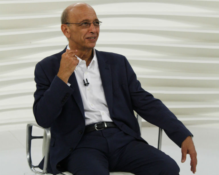 Dr. Alexandre Kalache é o entrevistado do Roda Viva