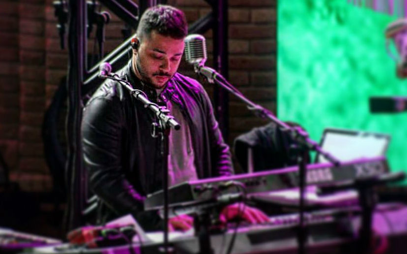 Pugah mistura música eletrônica e batida percussiva no Hackathon da ...