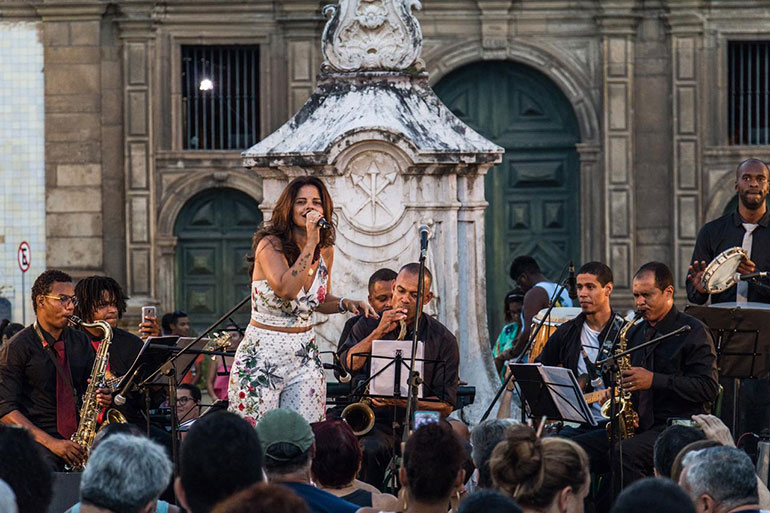 Sanbone mostra no Pelourinho que o pagode também pode ser erudito