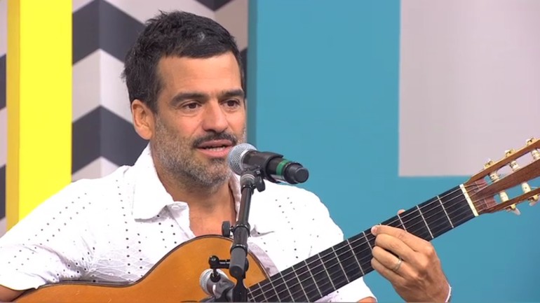 Cantor Pedro Miranda faz samba no Fique Ligado desta terça (18/2)