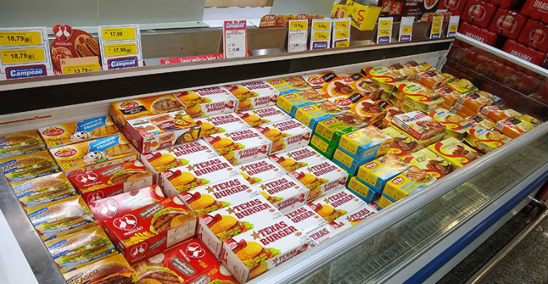 Comida ultraprocessada ganha espaço na mesa do brasileiro