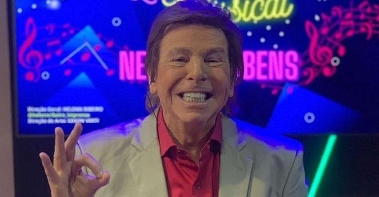 Após 20 anos, Nelson Rubens deixa o comando do TV Fama