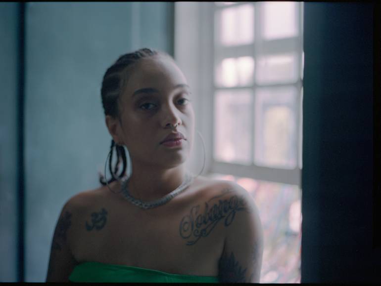 Tícia lança pela Batekoo 'Salcity'