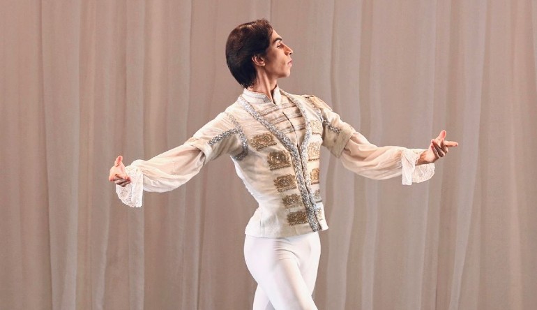 Bailarino de Itabuna assina contrato com teatro na Rússia