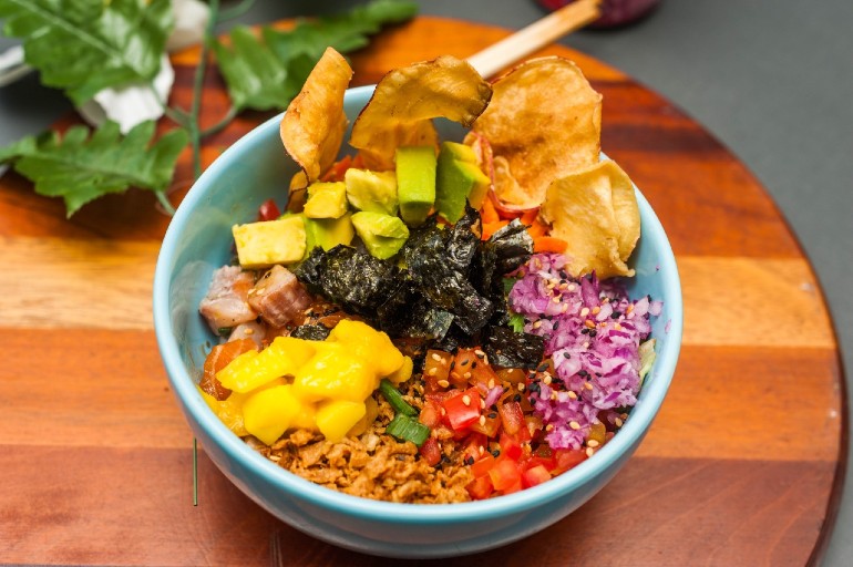 Menu Poke abre primeiro restaurante em Salvador