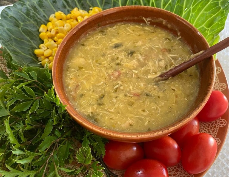 Caldo de Kenga faz sucesso na noite do Rio vermelho