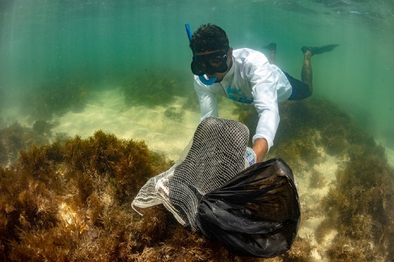 Paramana Nature coleta meia tonelada de resíduos na Praia de Mar Grande