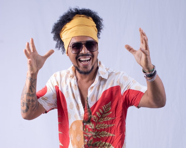 Jay Torres faz show na varanda do Sesi, no Rio Vermelho