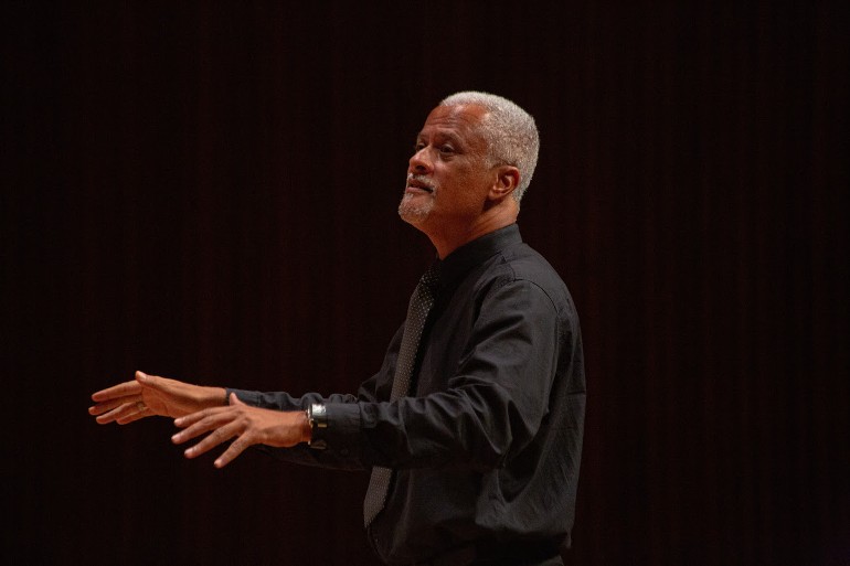 Apresentação da Orquestra Neojiba tem regência de Angelo Rafael